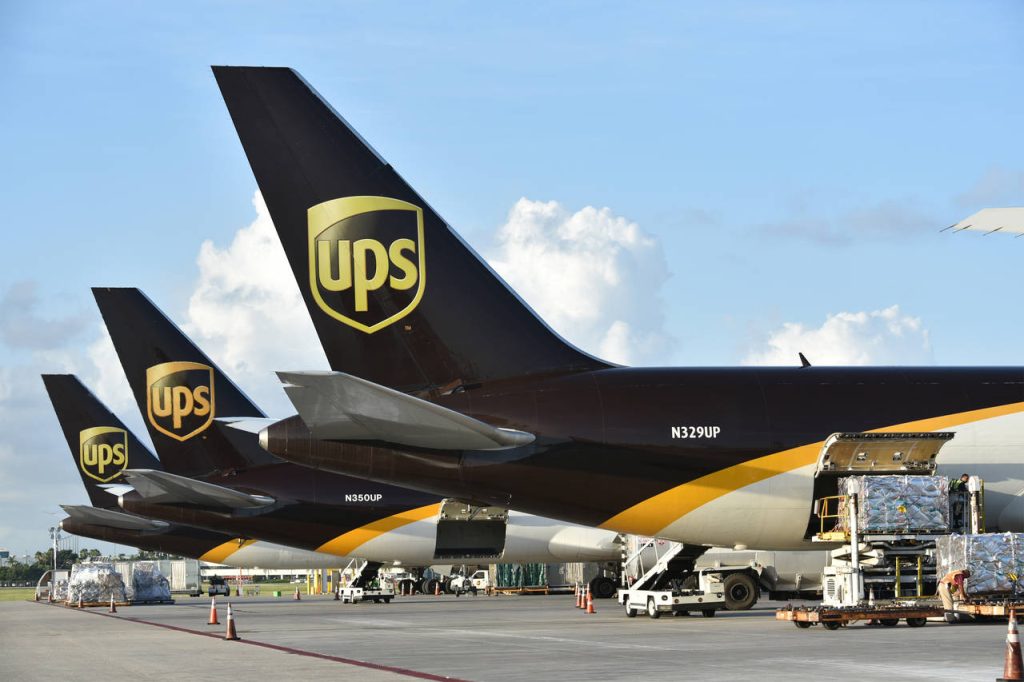 Dịch vụ gửi hàng đi Mỹ của DHL, FedEx, UPS chi tiết cập nhật năm 2026